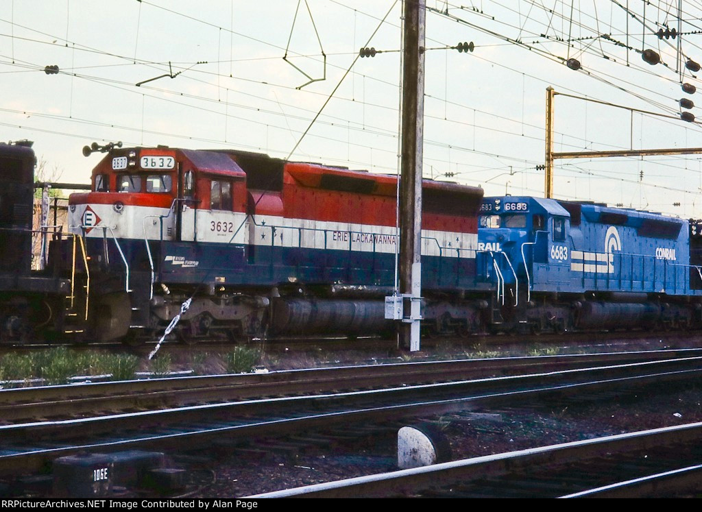 Former EL SD45 3632 in Bicentennial paint, under the catenary with SDP45 6683